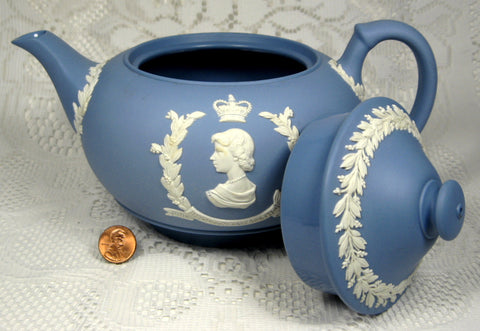 Teapot Queen Elizabeth II Coronation Wedgwood Blue Jasper 1953 Royal M – Antiques And Teacups